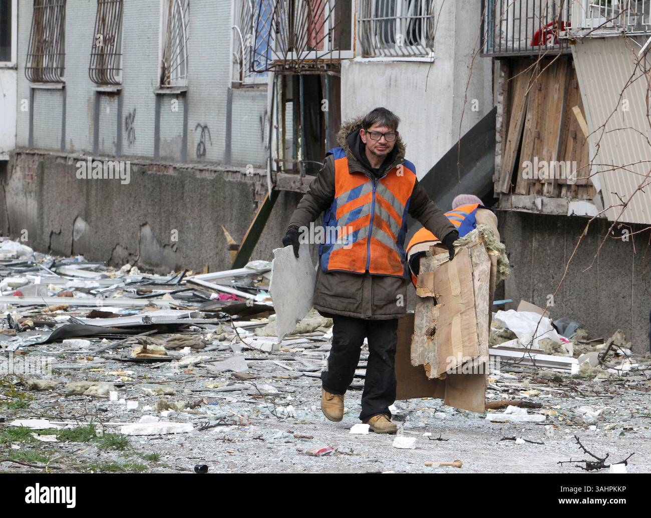 Non Exclusive: Utility workers clean up the aftermath of the fall of ...