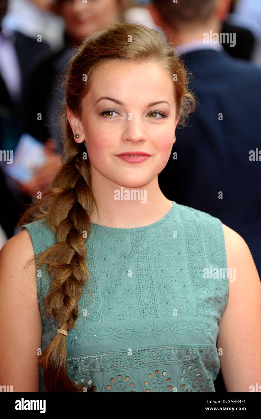 Izzy meikle small attends premiere pudsey dog hi-res stock photography ...