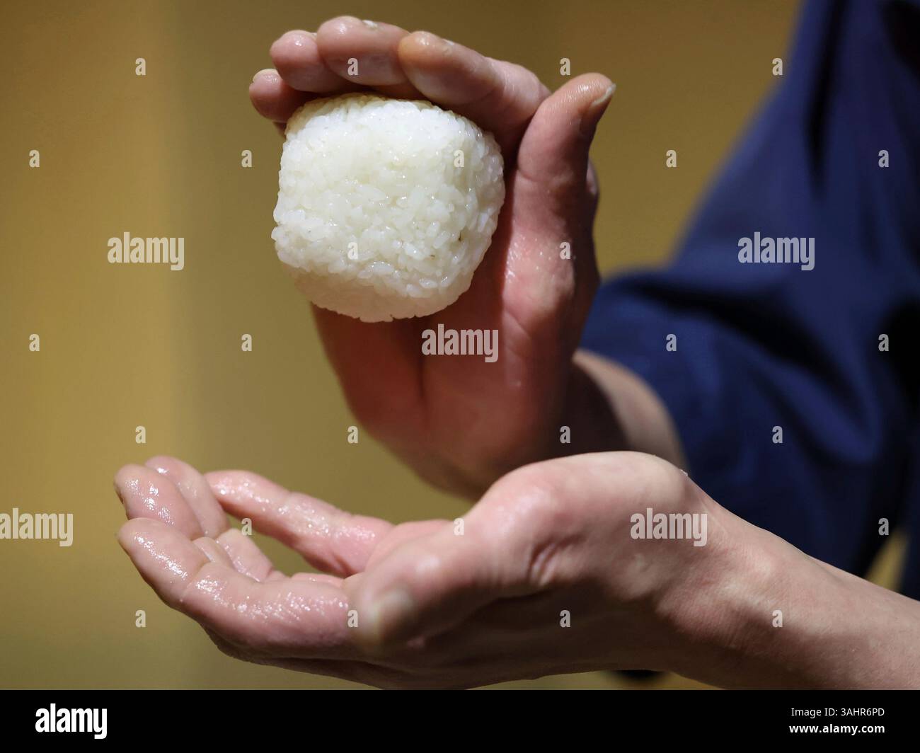 A photo shows how to make an onigiri (rice ball) in Bunkyo Ward, Tokyo ...