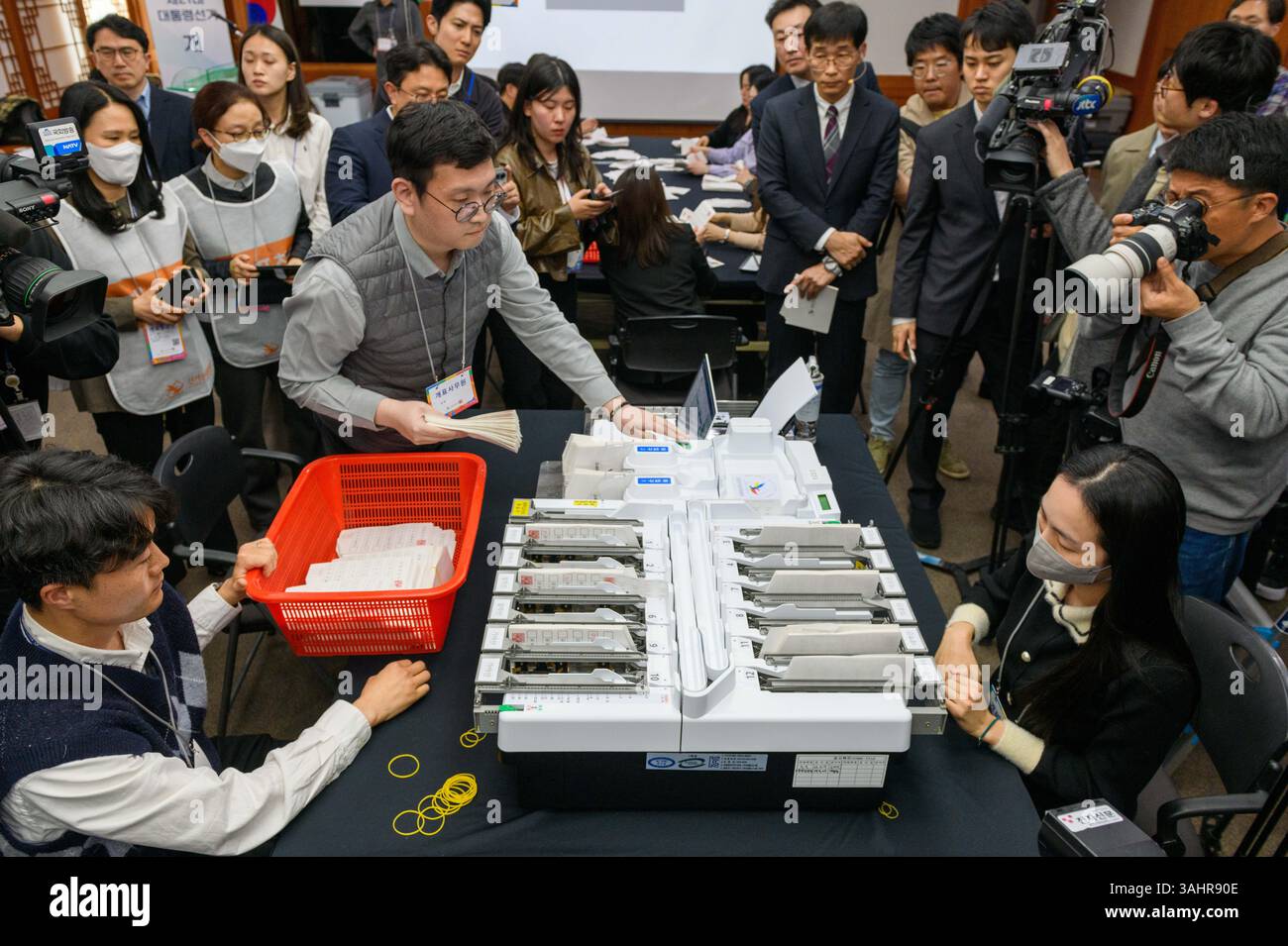 Gwacheon, South Korea. 10th Apr, 2025. An official demonstrates the ...