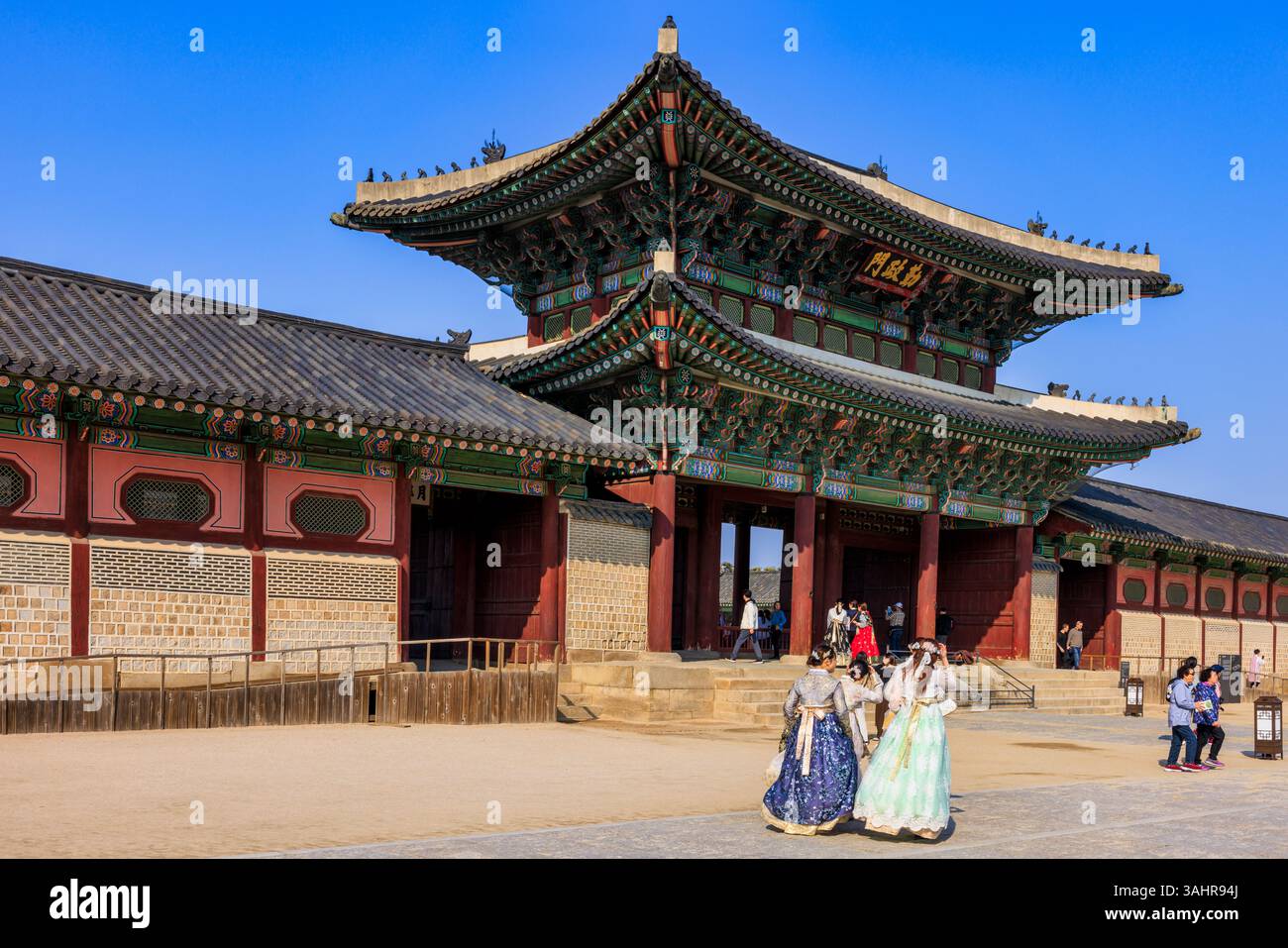 Inner gate at Gyeongbokgung Palace, Seoul, Republic of Korea Stock ...