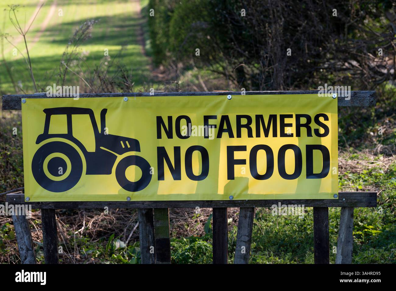 Hampshire England UK. 04.04.2025. Farmers protest board No Farmers No ...