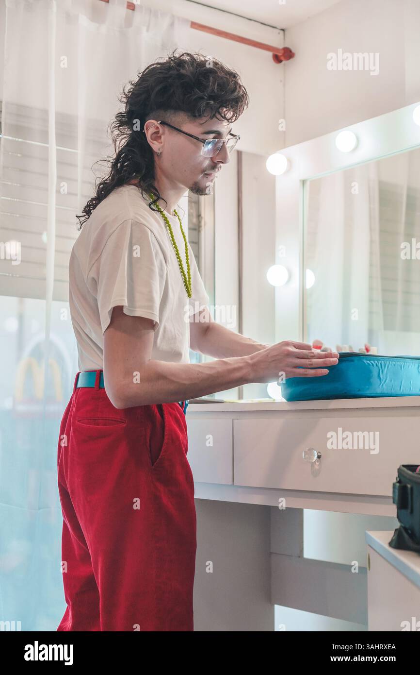 Well lit dressing room hi-res stock photography and images - Alamy