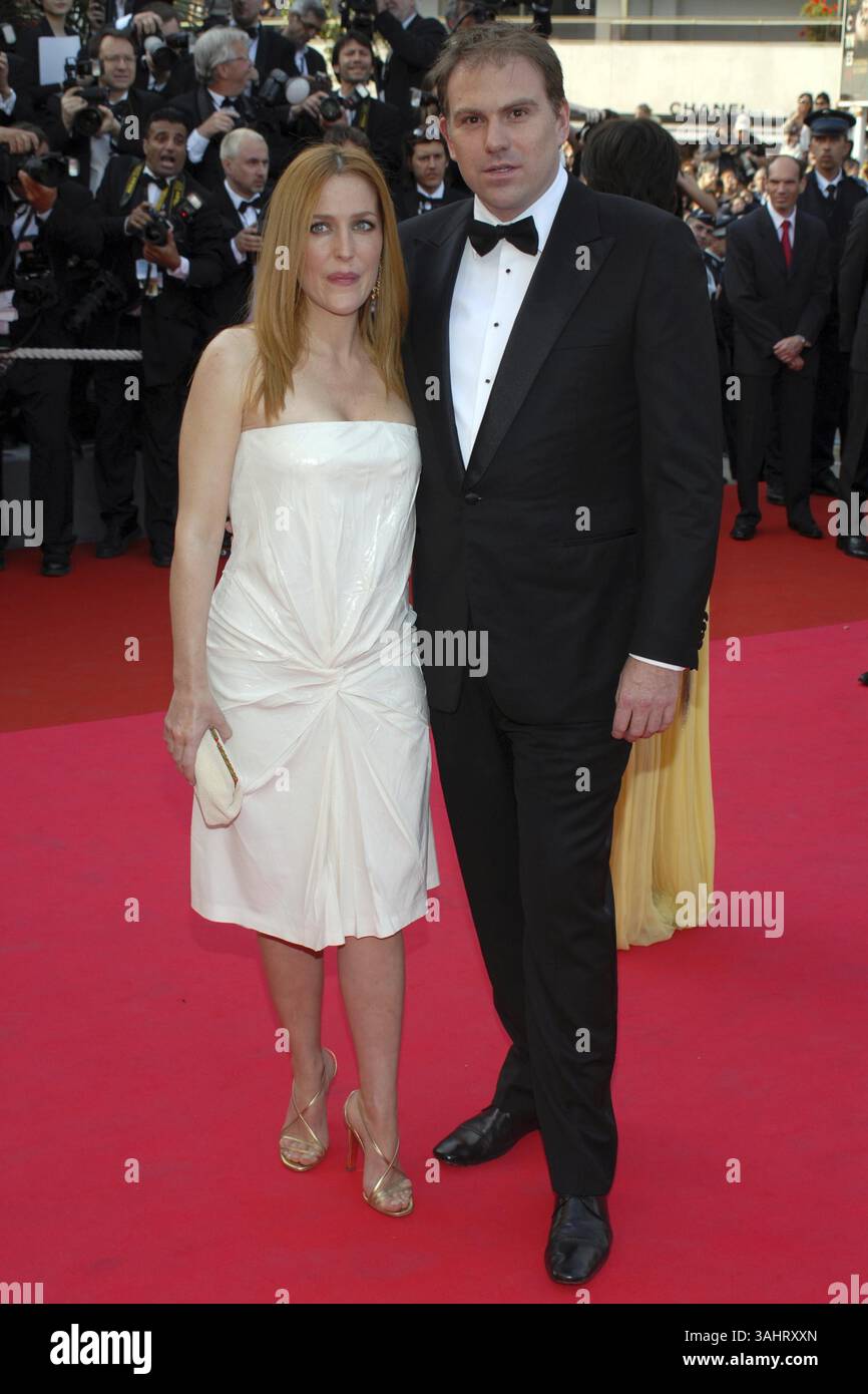 Gillian anderson and julian ozanne hi-res stock photography and images ...