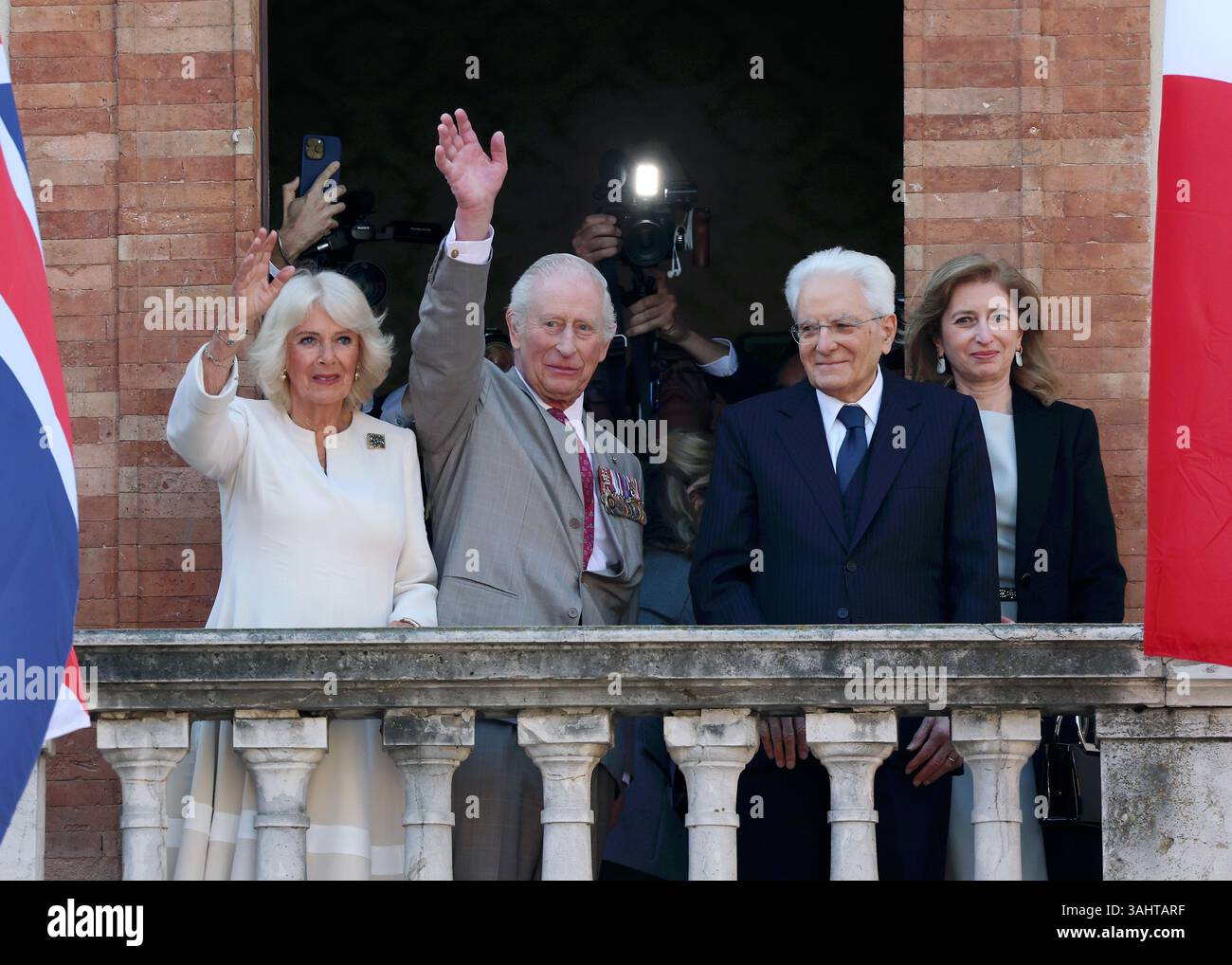 King Charles III and Queen Camilla wave from a balcony with President ...