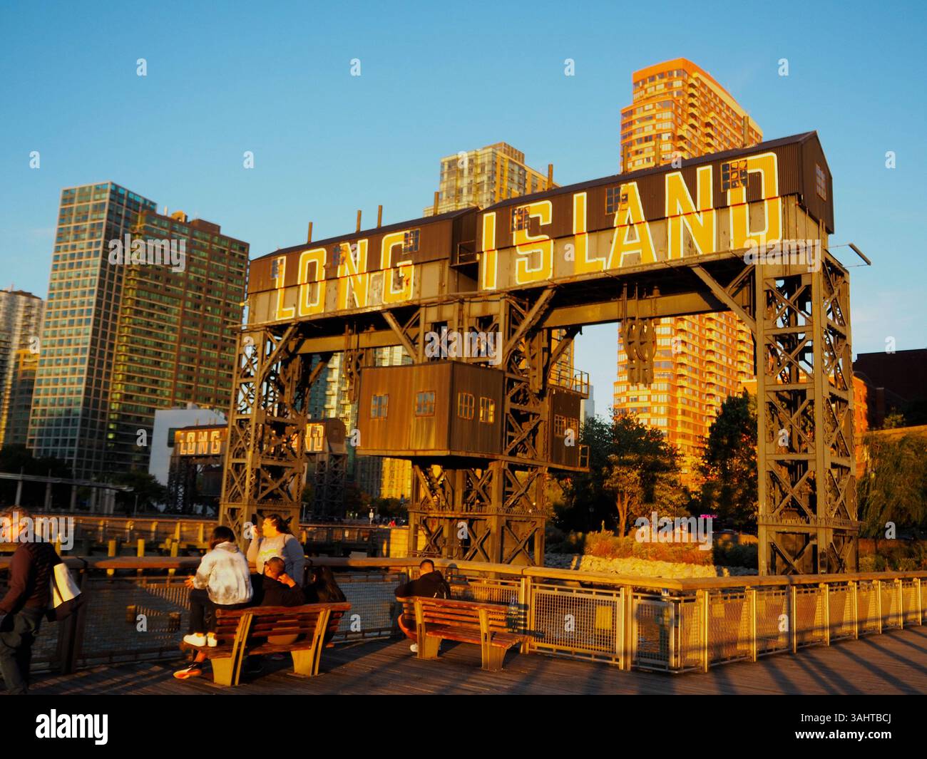 Gantry plaza landmark hi-res stock photography and images - Alamy