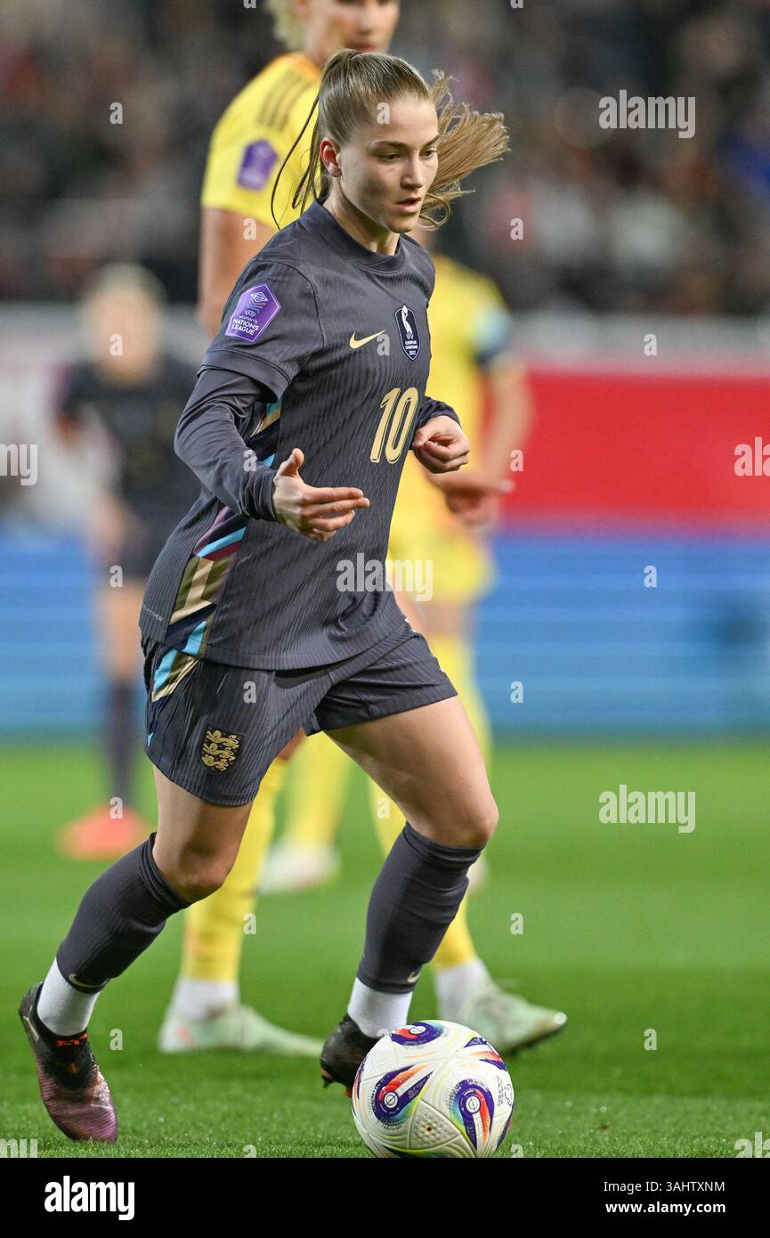 Leuven, Belgium. 08th Apr, 2025. Jessica Park (10) of England pictured ...