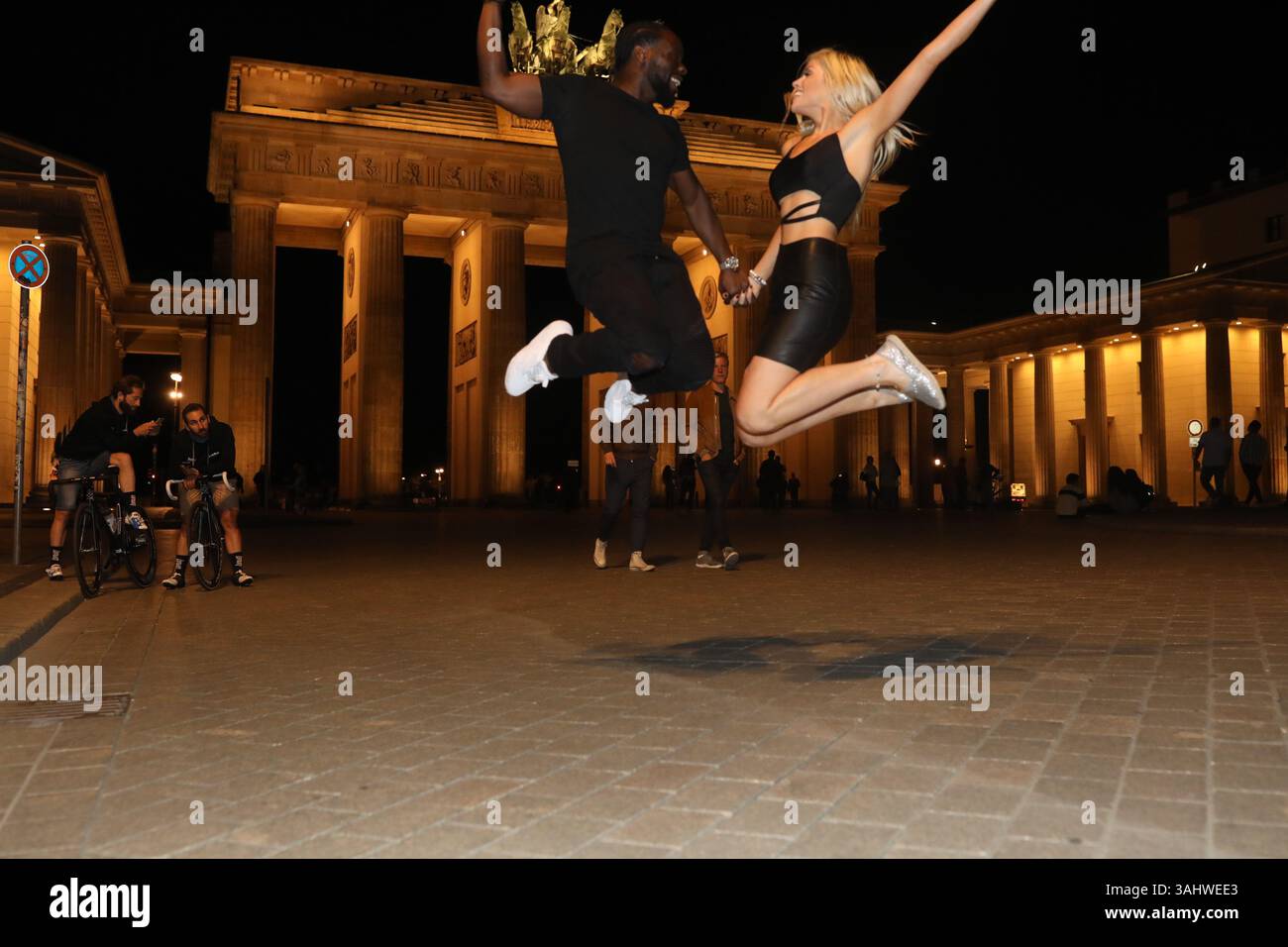 Aug 21, 2017 - Berlin, Germany - High Flying Love at The Gate: A ...