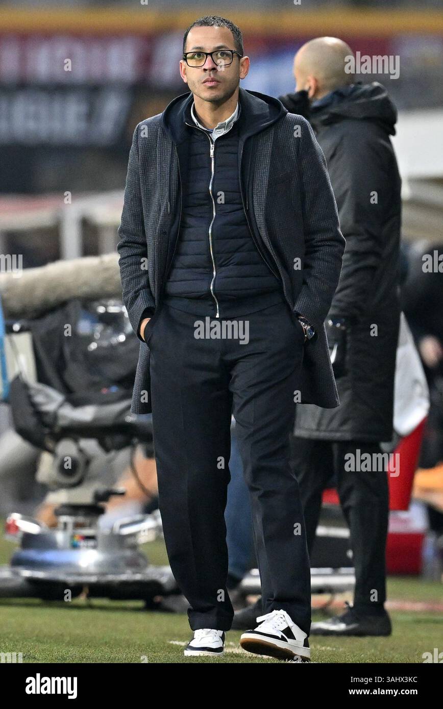 Lens, France. 16th Feb, 2025. Head Coach Liam Rosenior of Strasbourg ...