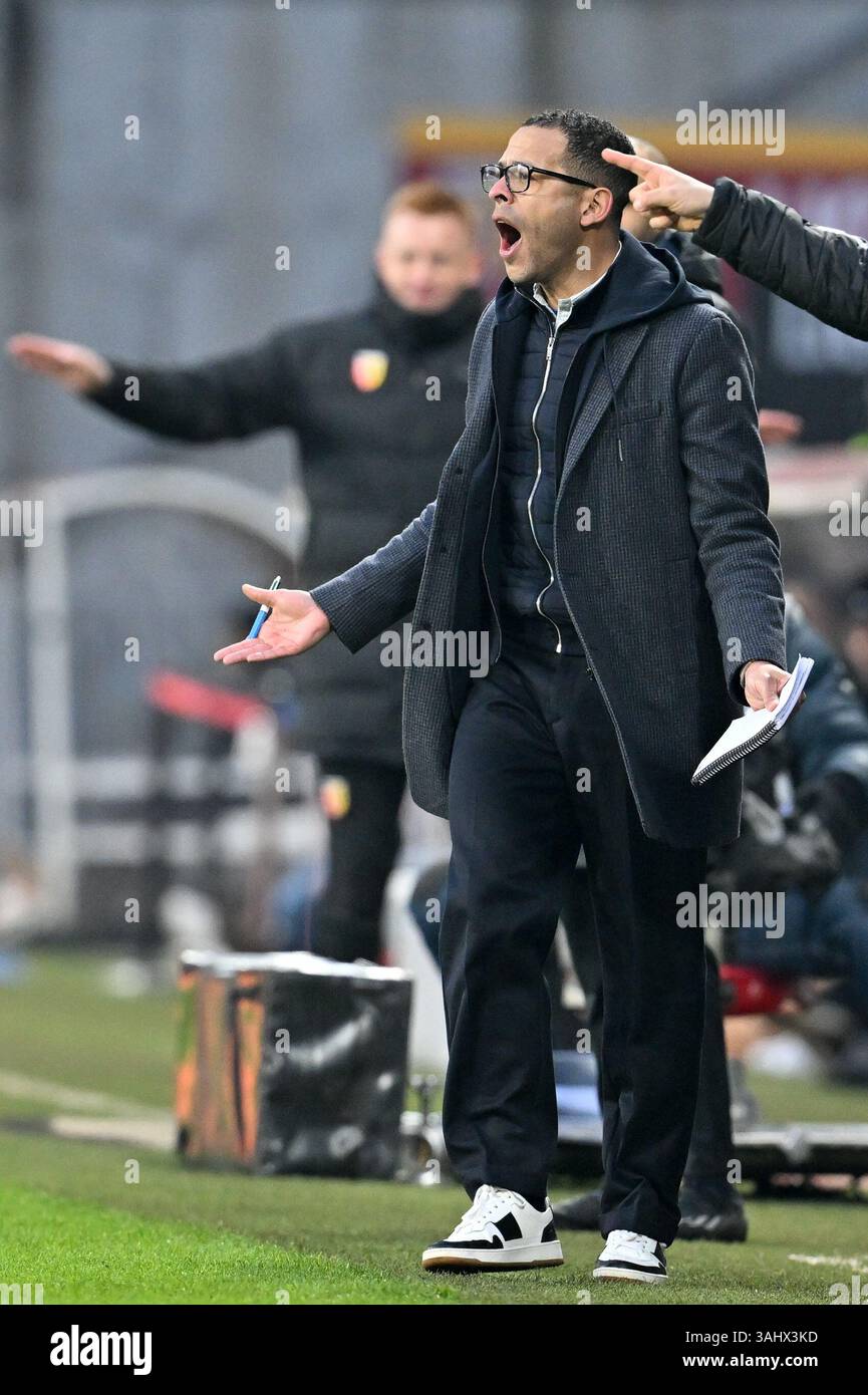 Lens, France. 16th Feb, 2025. Head Coach Liam Rosenior of Strasbourg ...