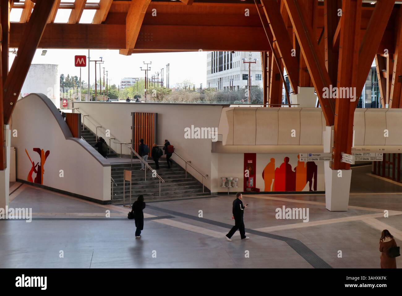 Napoli - Scala di accesso della stazione metro Centro Direzionale Stock ...