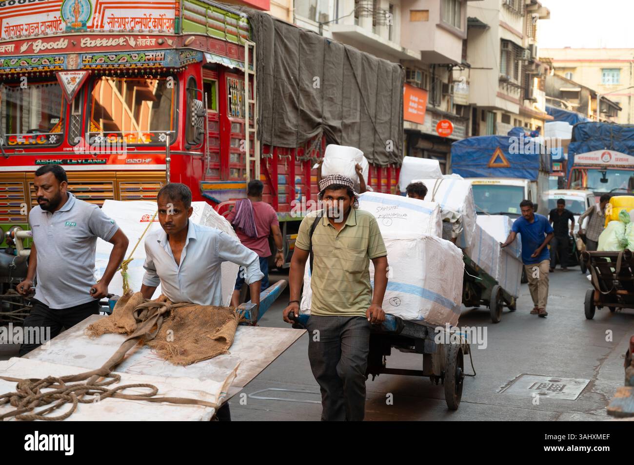 Streets of Mumbai, Masjid Bunder, India, small business and worker in ...