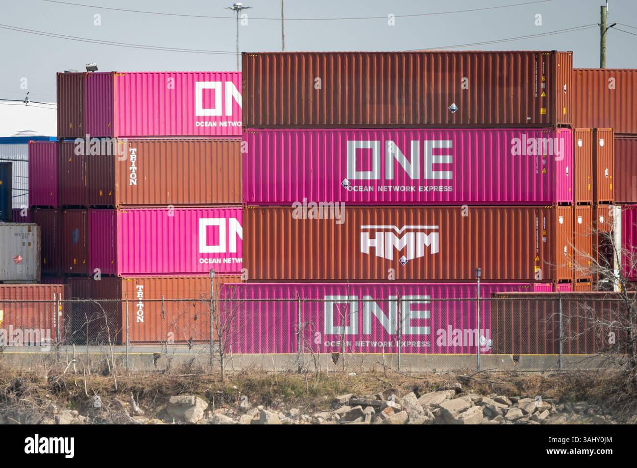 Jersey City, United States. 10th Apr, 2025. Cargo shipping containers ...