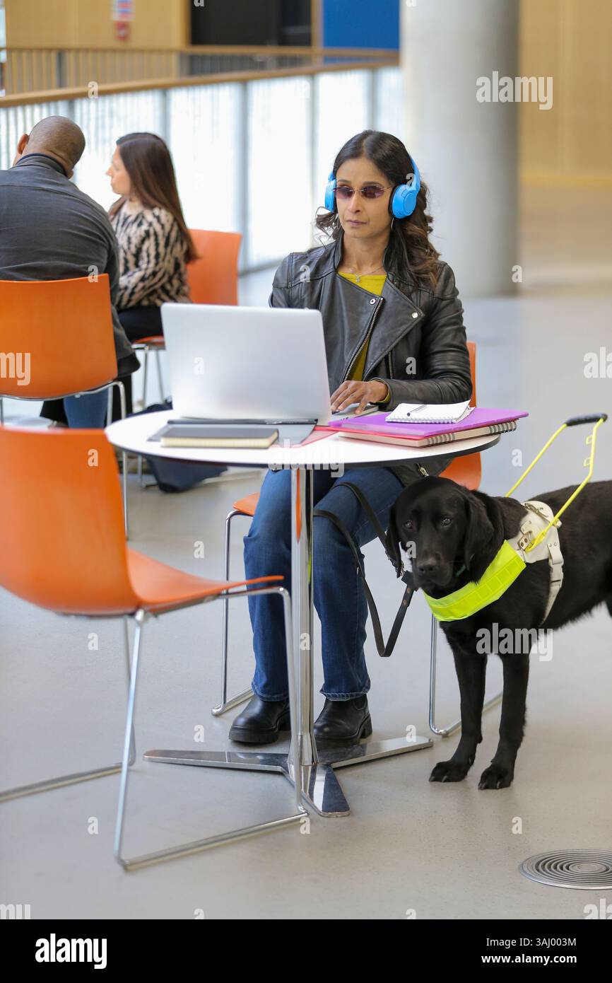 Visual impairment student group hi-res stock photography and images - Alamy