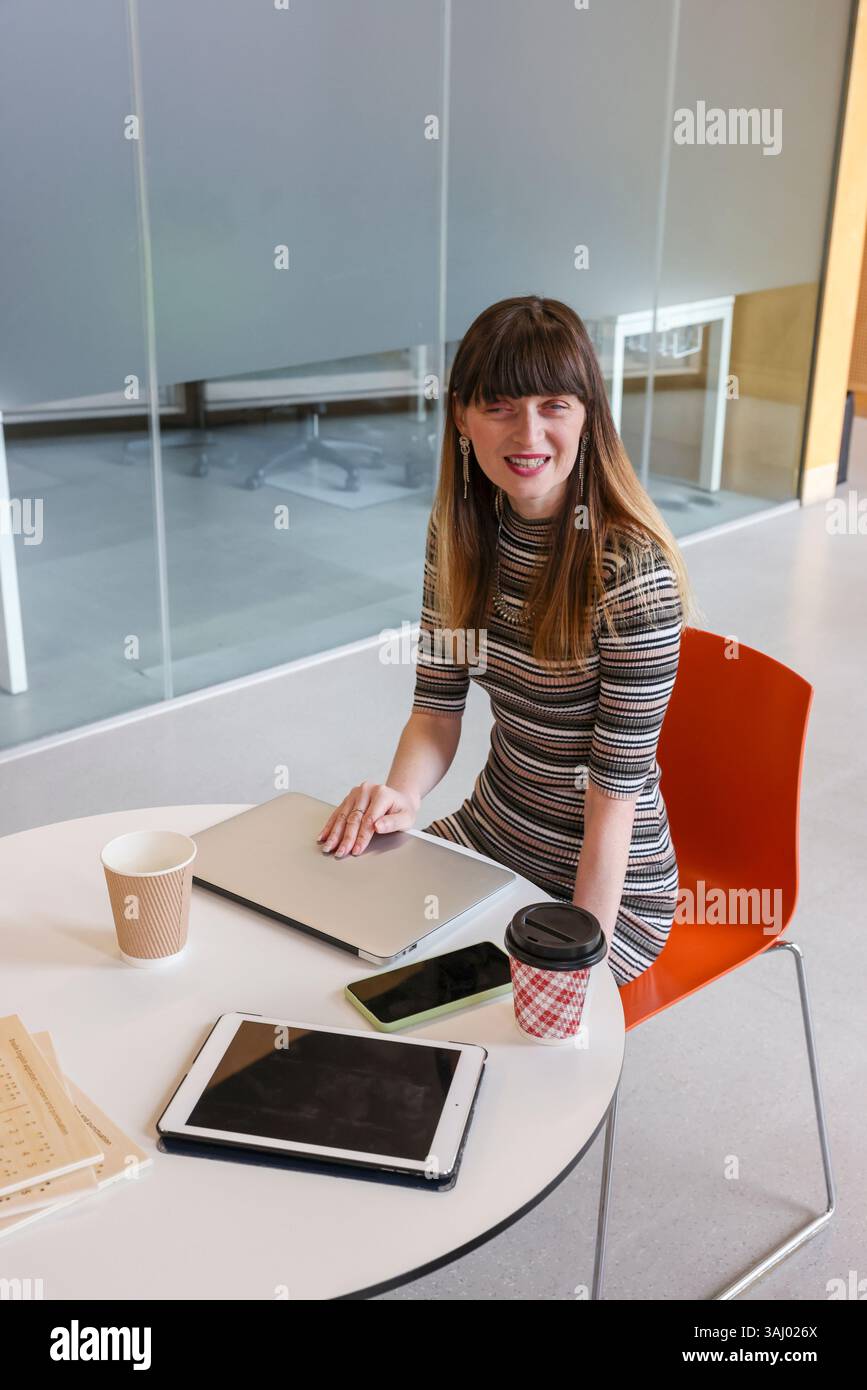 Office blind hi-res stock photography and images - Alamy