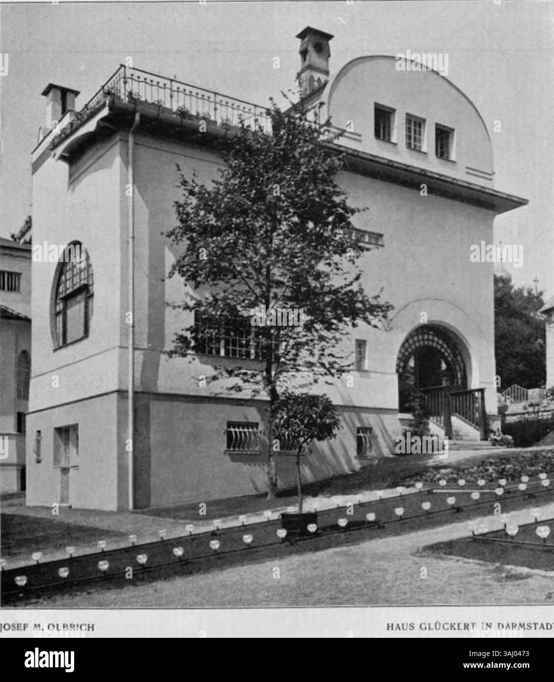 Haus Habich, located on Alexandraweg 27 in Darmstadt-Ost, is a single ...