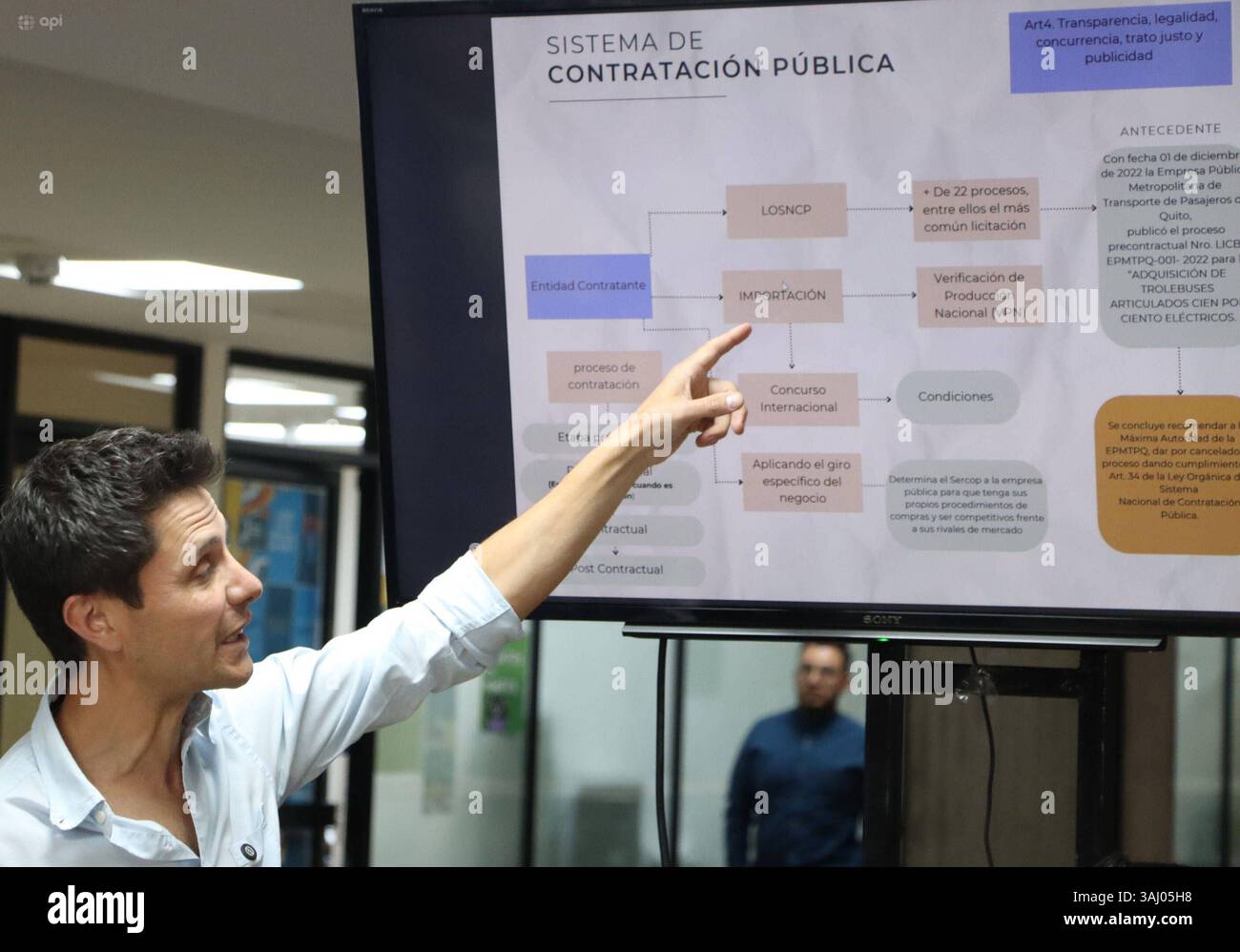 CONCEJALES HBALAN SOBRE EL CASO TROLEBUSES Quito, Thursday, April 10 ...