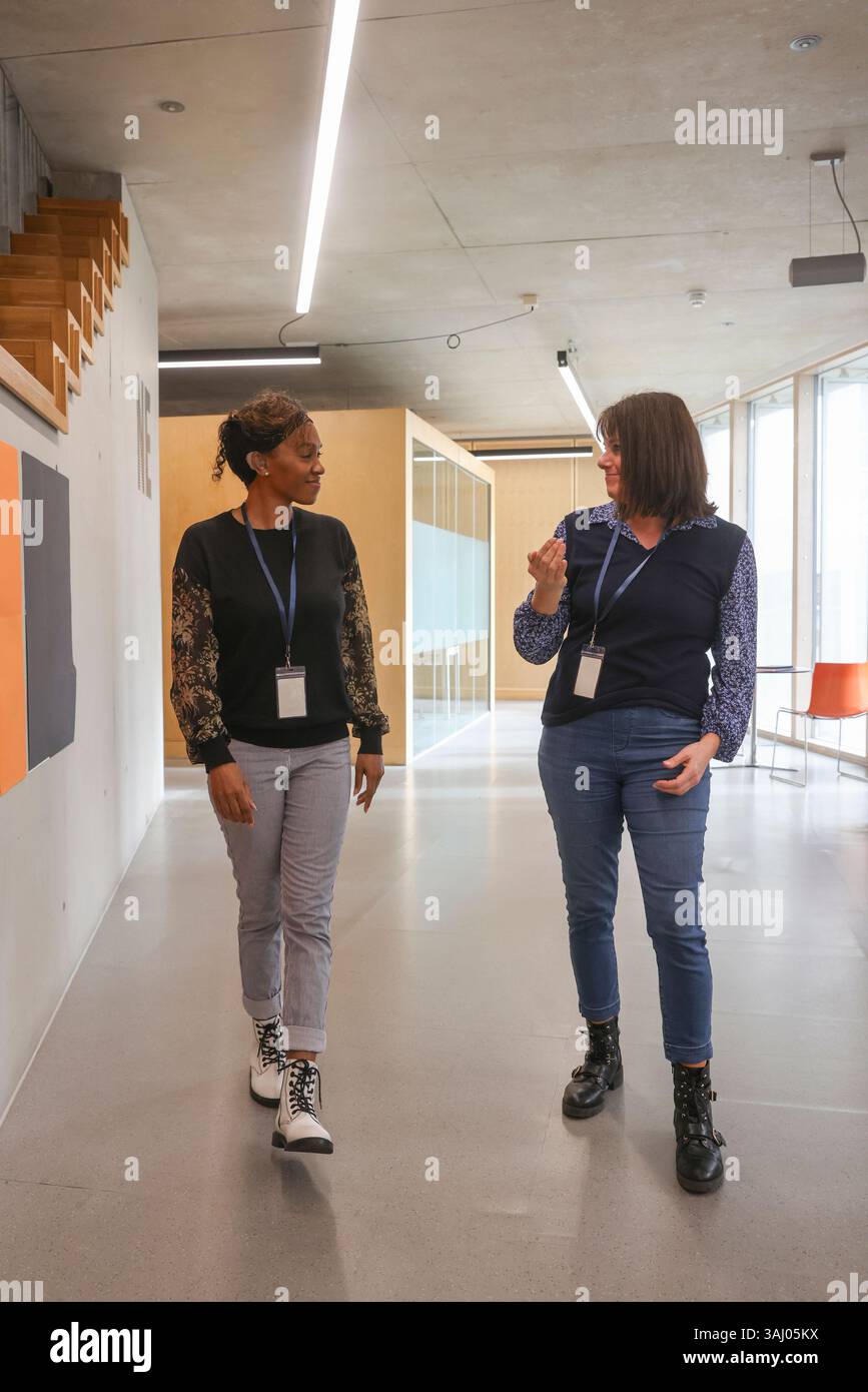 Coworkers using sign language in office Stock Photo - Alamy