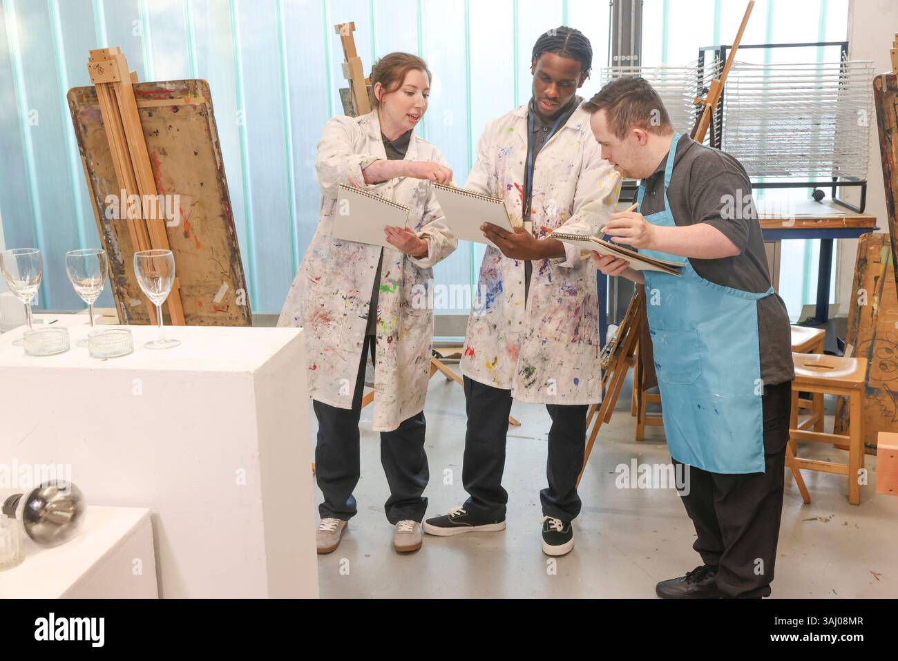 Disabled people drawing at workshop Stock Photo - Alamy