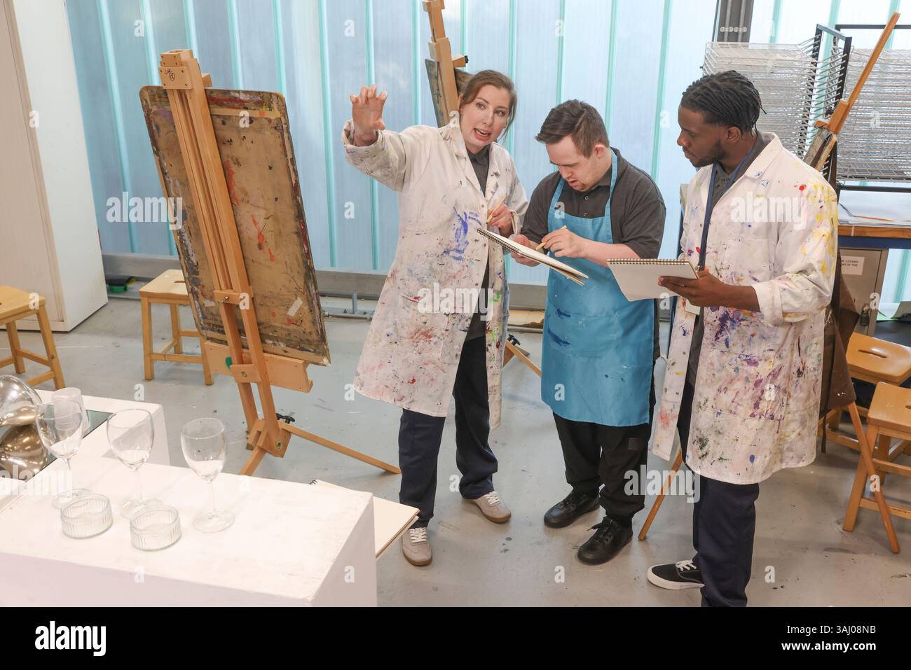 Disabled people drawing at workshop Stock Photo - Alamy