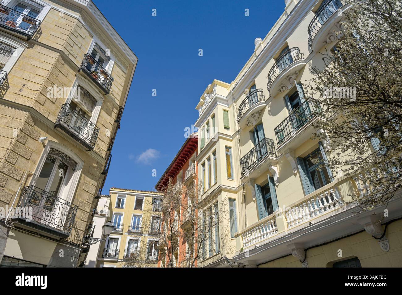 Altbauten, Calle de Belen, Madrid, Spanien *** Old buildings, Calle de ...