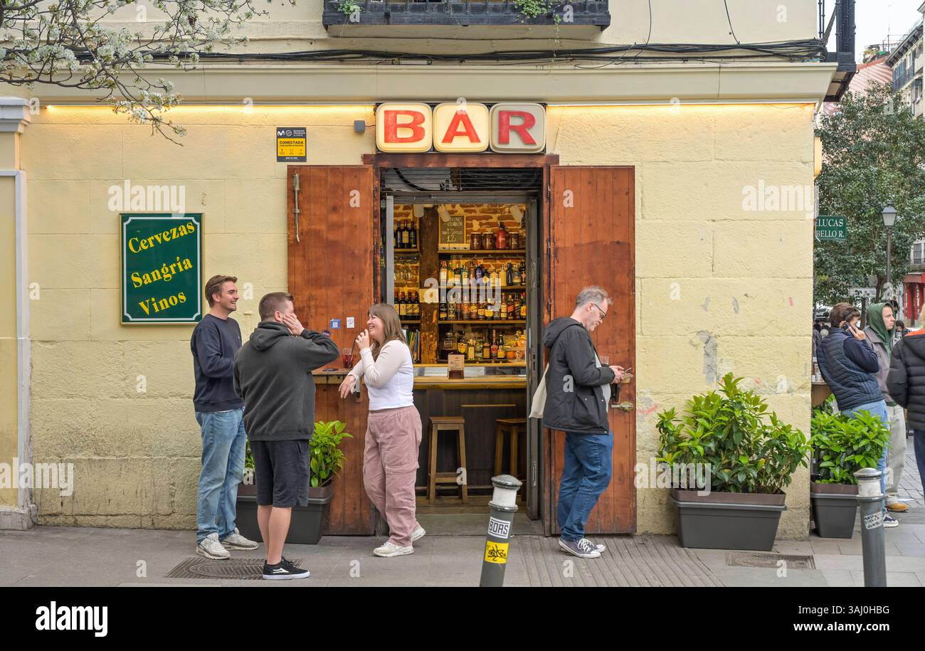 Kleine Bar in der Barrio de las Letras, Madrid, Spanien NO MODEL ...