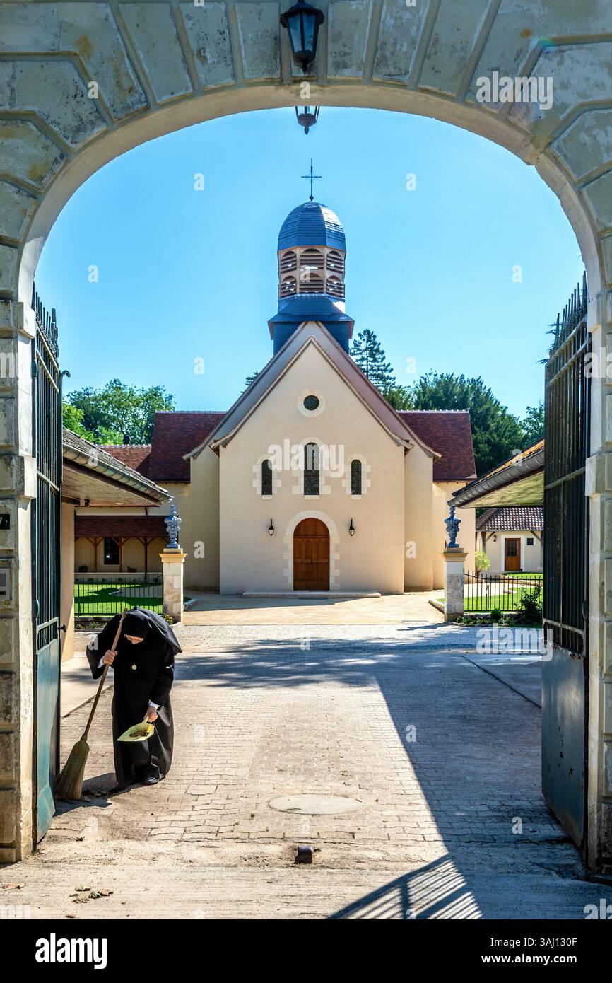 Sweeping nun hi-res stock photography and images - Alamy