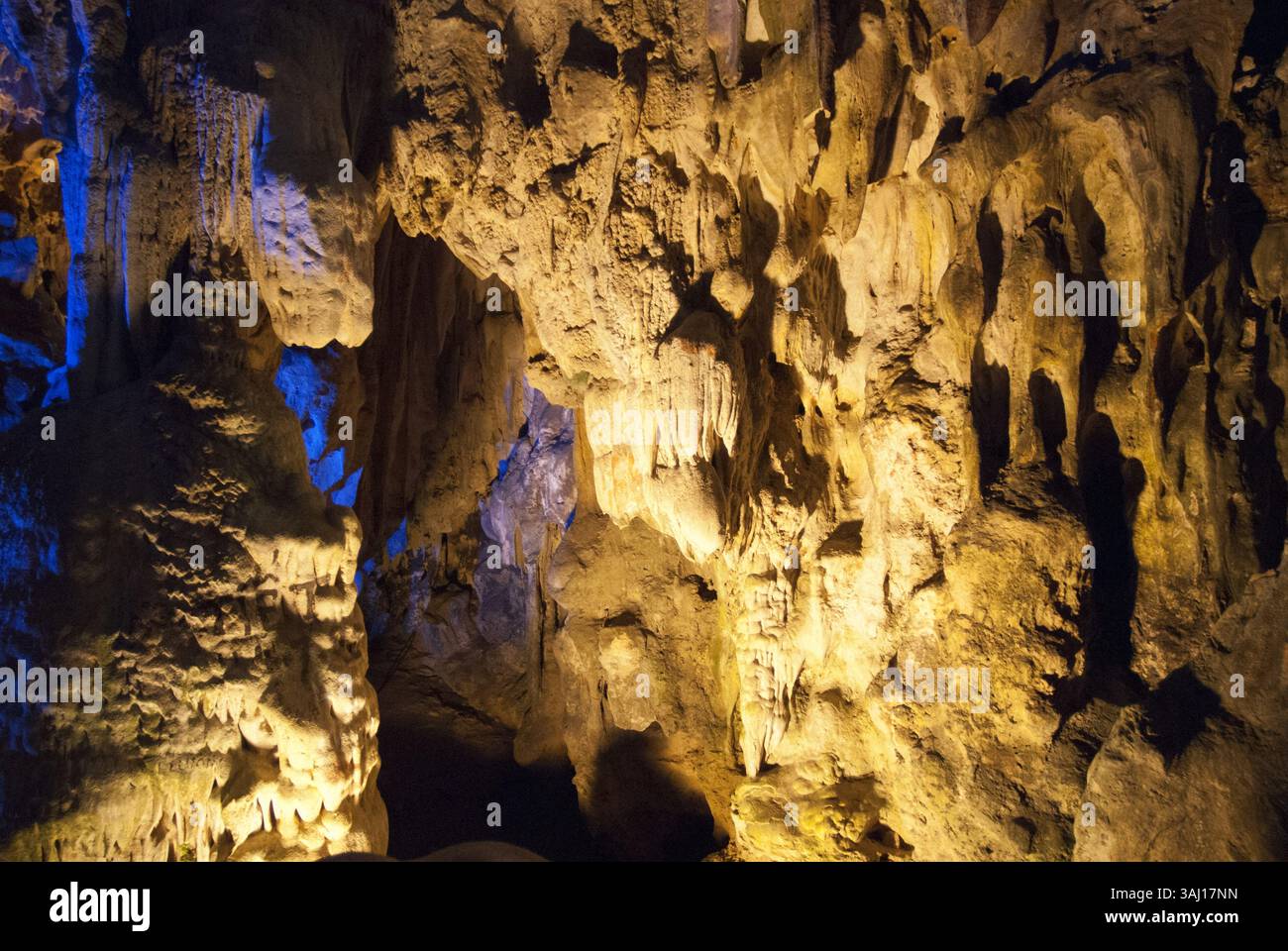 July 24, 2007 - Vietnam - Hang Sung Sot, Cave of Surprises, stalactite cave in Halong Bay ...