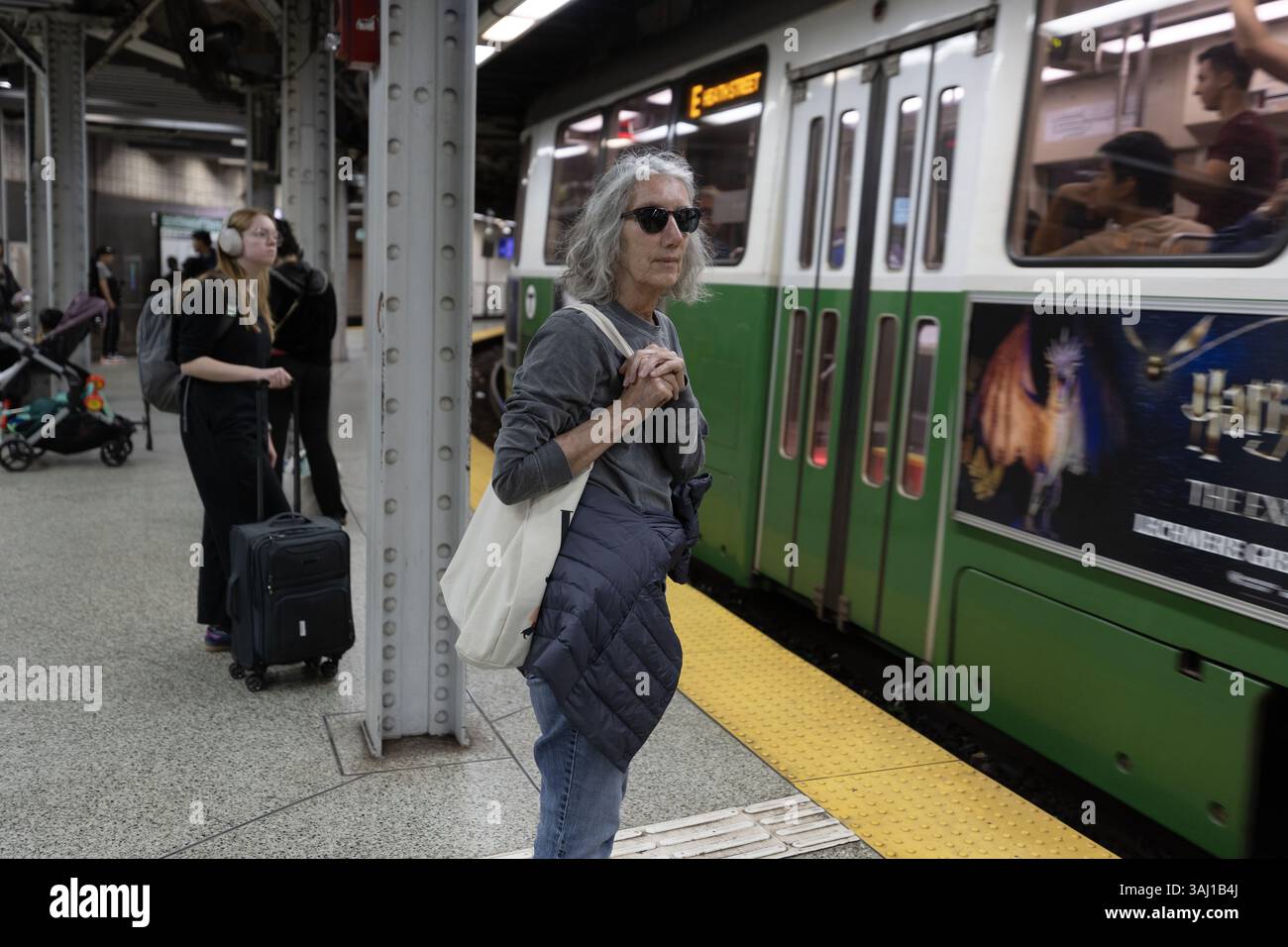 Mbta green line train hi-res stock photography and images - Alamy