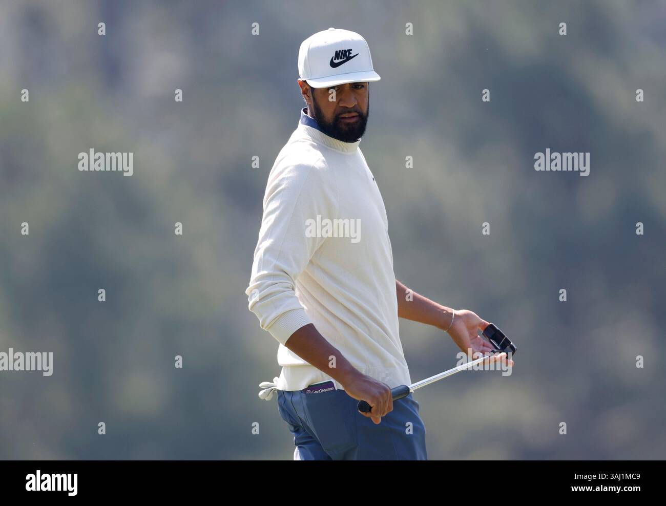 Augusta, United States. 10th Apr, 2025. Tony Finau prepares to putt on ...