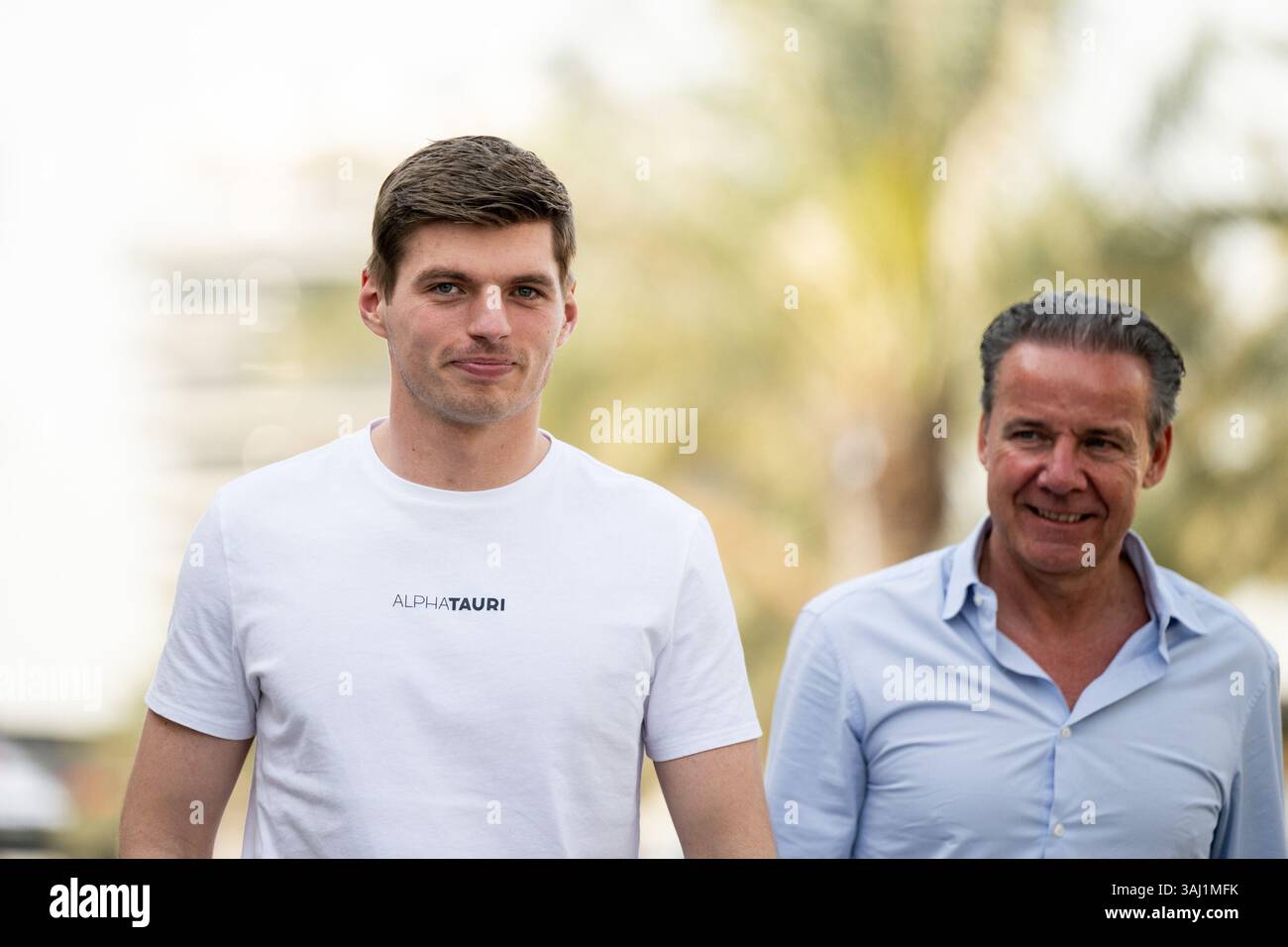 Max Verstappen (Oracle Red Bull Racing, #01), dahinter Raymond ...