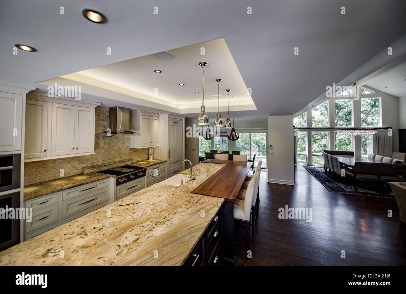 Sub zero kitchen hi-res stock photography and images - Alamy