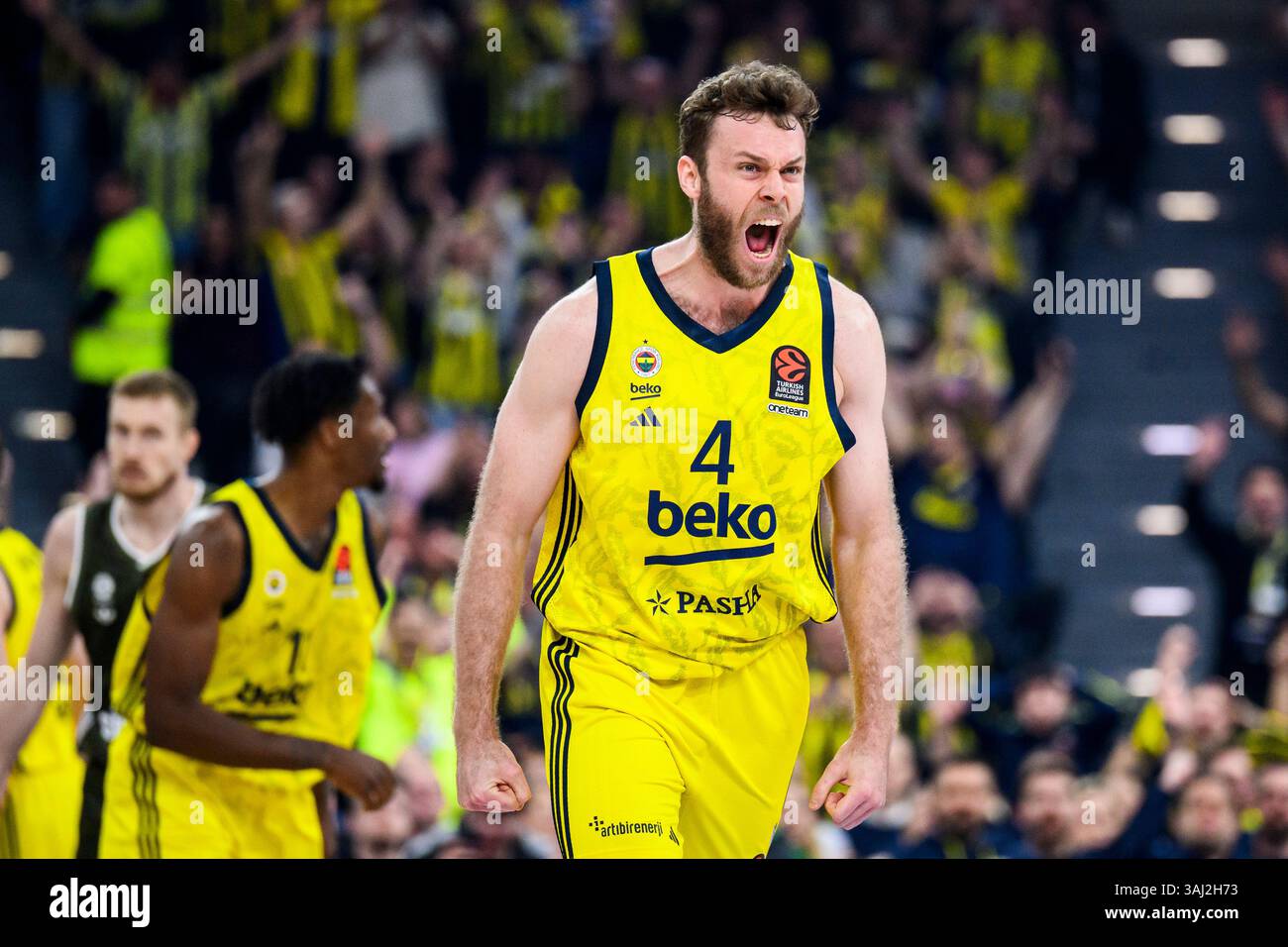 10 April 2025, Bavaria, Munich: Basketball: Euroleague, FC Bayern ...