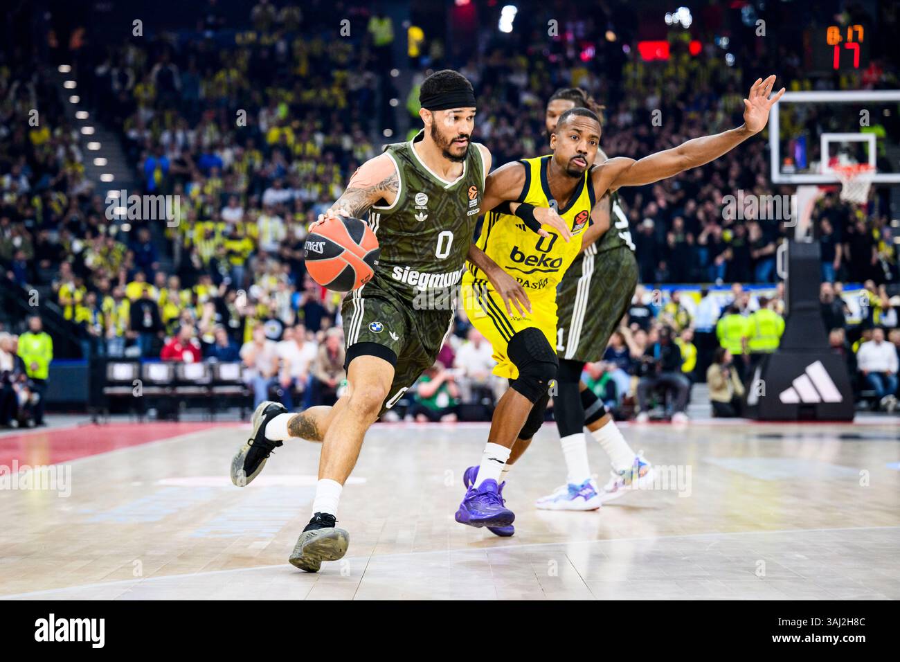 Munich, Germany. 10th Apr, 2025. Basketball: Euroleague, FC Bayern ...