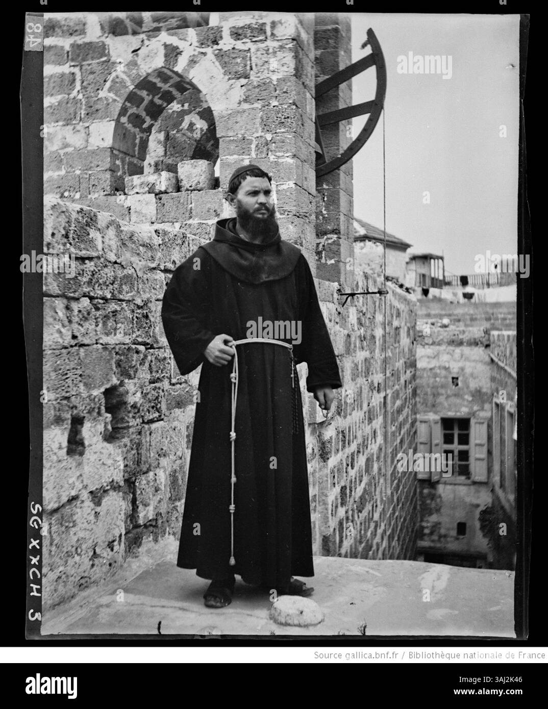 Land features in middle Black and White Stock Photos & Images - Alamy