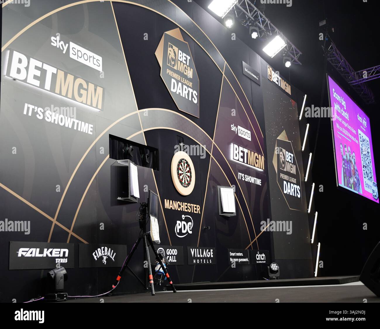 AO Arena, Manchester, UK. 10th Apr, 2025. 2025 PDC Premier League Darts ...