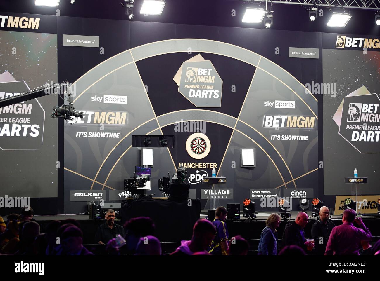 AO Arena, Manchester, UK. 10th Apr, 2025. 2025 PDC Premier League Darts ...