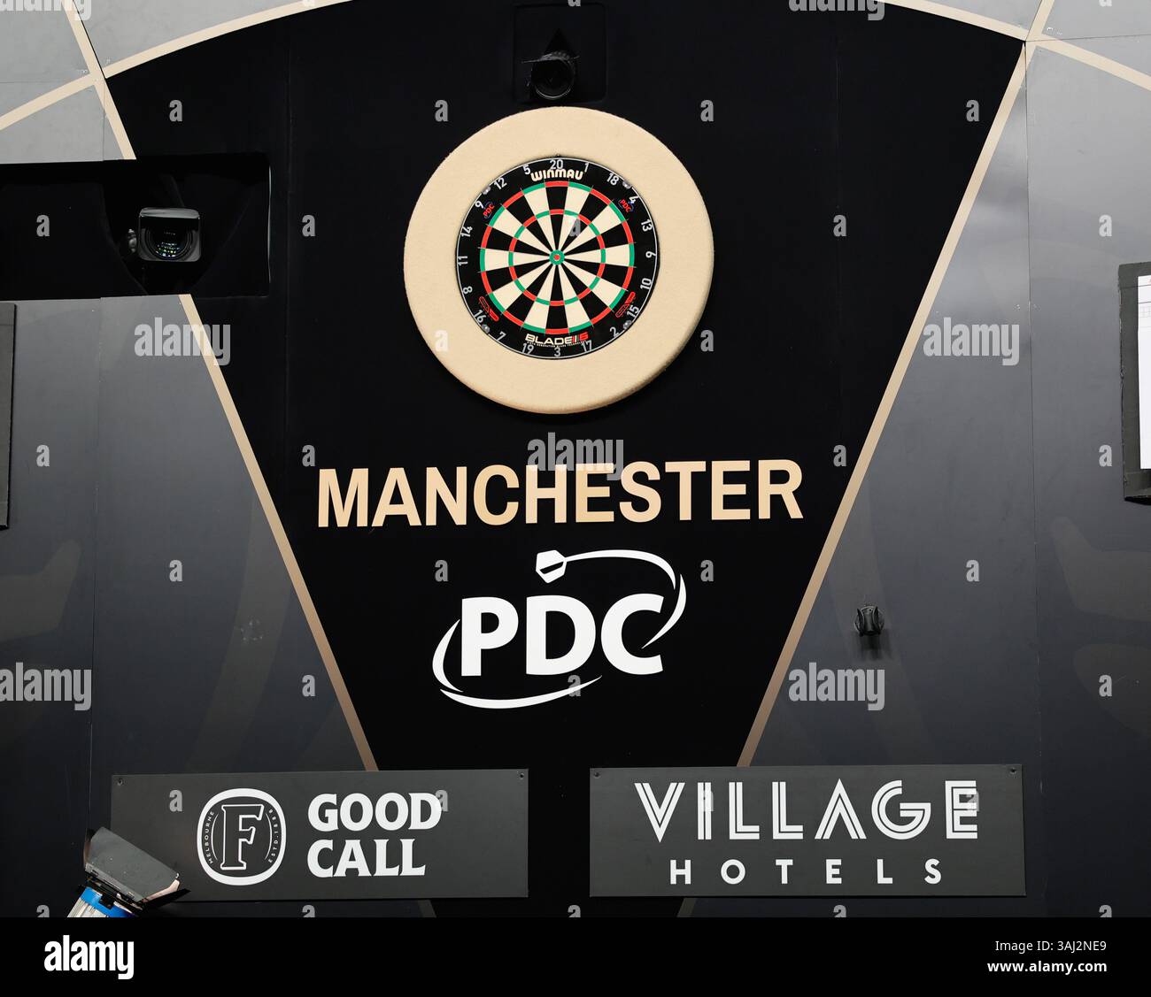 AO Arena, Manchester, UK. 10th Apr, 2025. 2025 PDC Premier League Darts ...