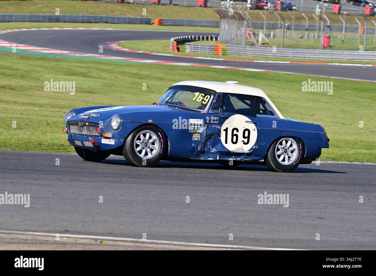 George Grant, MG B Roadster, Equipe GTS, a forty minute race for Pre ...