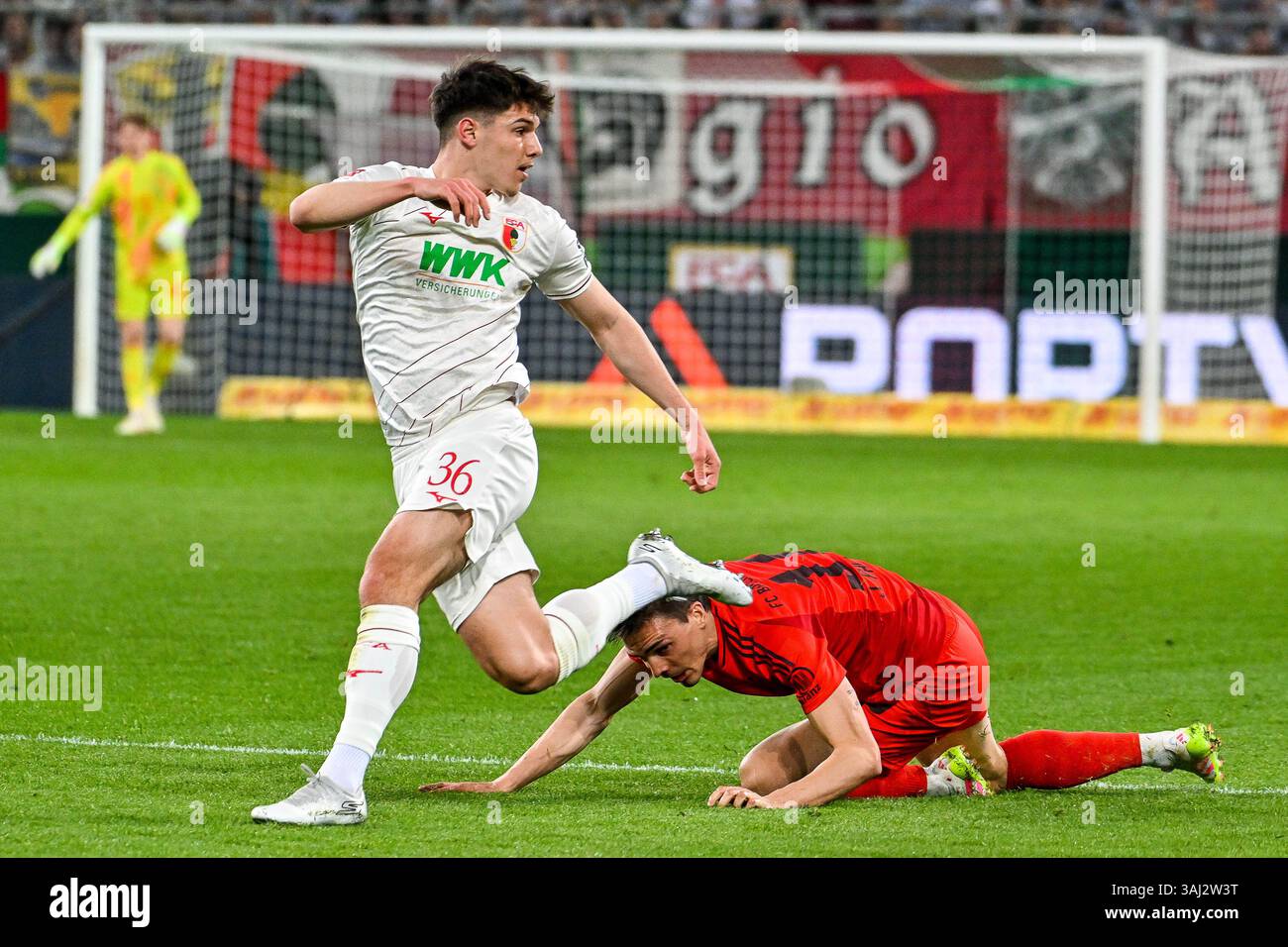 04.04.2025, WWK-Arena, Augsburg, GER, 1. FBL, FC Augsburg vs FC Bayern M?nchen, im Bild Mert K?m ...