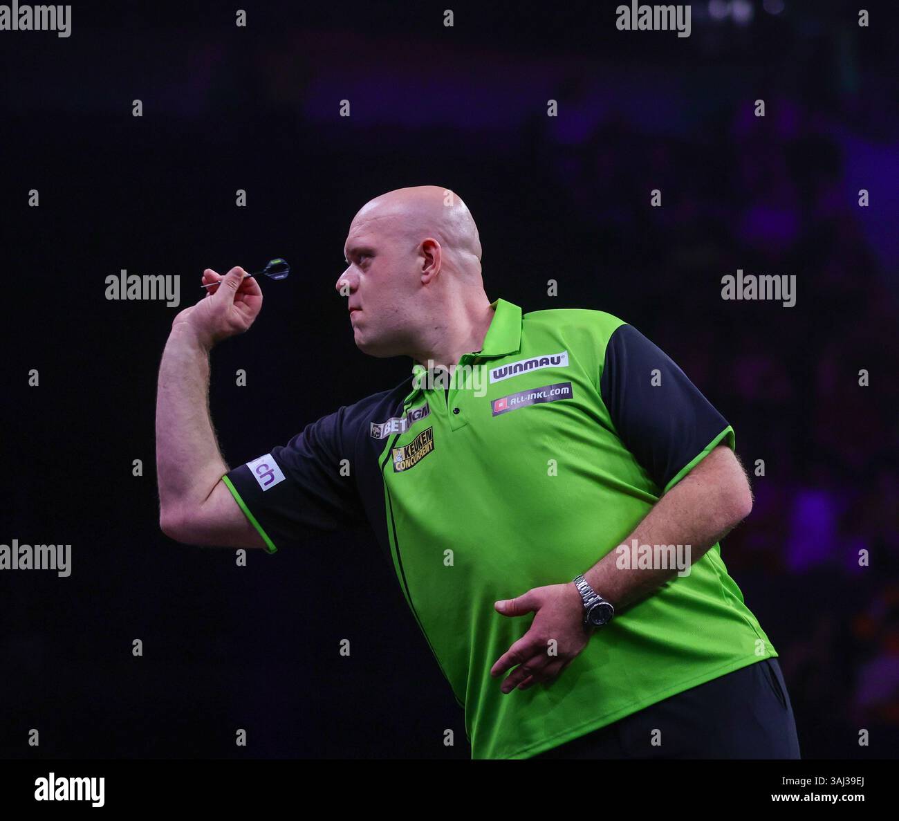 AO Arena, Manchester, UK. 10th Apr, 2025. 2025 PDC Premier League Darts ...
