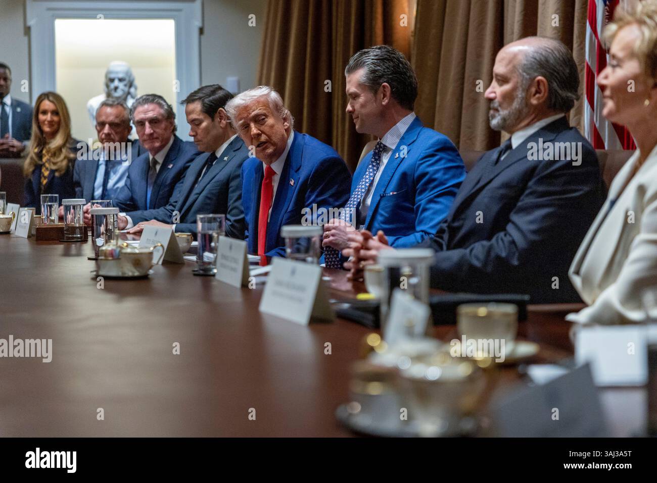 2025 us president donald trump cabinet hi-res stock photography and ...