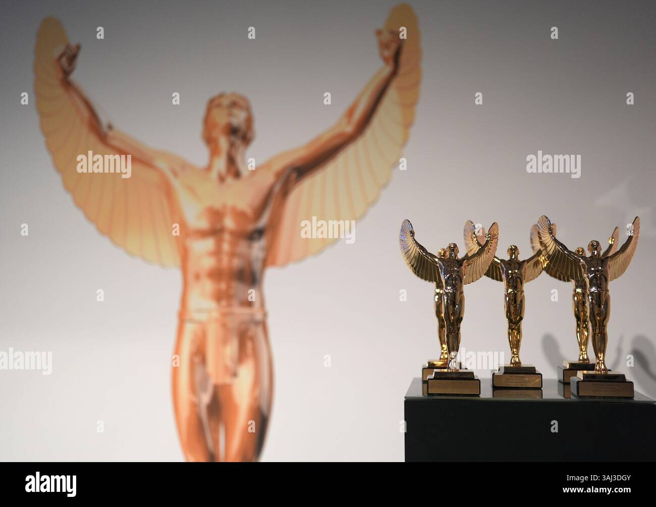 10 April 2025, Hamburg: The prizes are displayed on a table on the ...