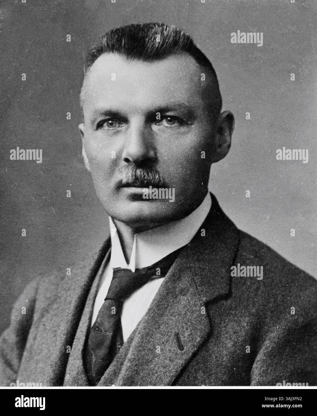 The photo features Felix von Kunowski, one of the inventors of the ...