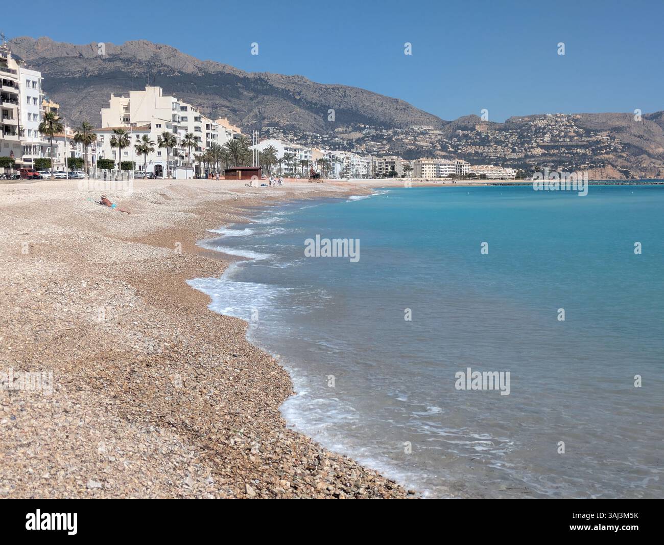 White buildings palm trees hi-res stock photography and images - Alamy