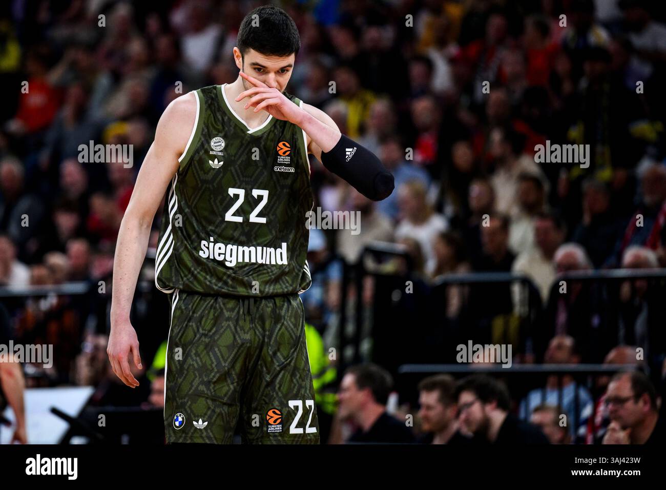 Munich, Germany. 10th Apr, 2025. Basketball: Euroleague, FC Bayern ...