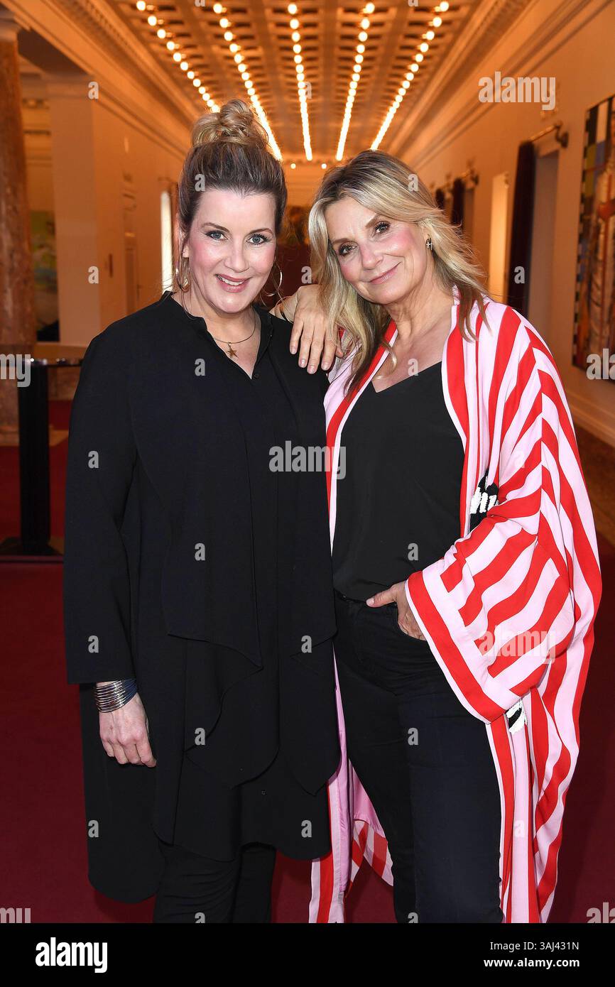 Alexa Maria Surholt und Kim Fisher bei der „Die Amme- das Musical ...