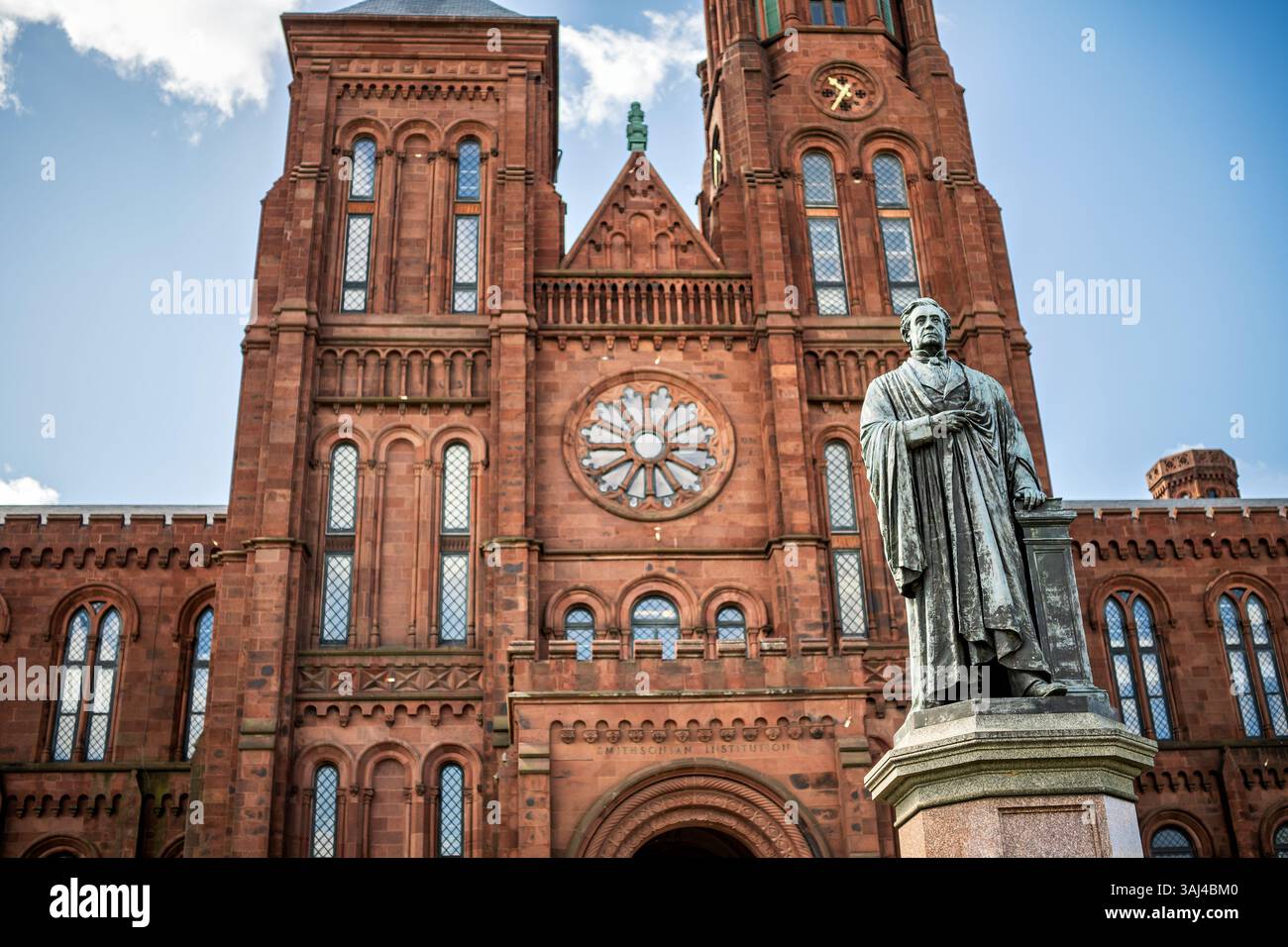 James smithson memorial statue hi-res stock photography and images - Alamy