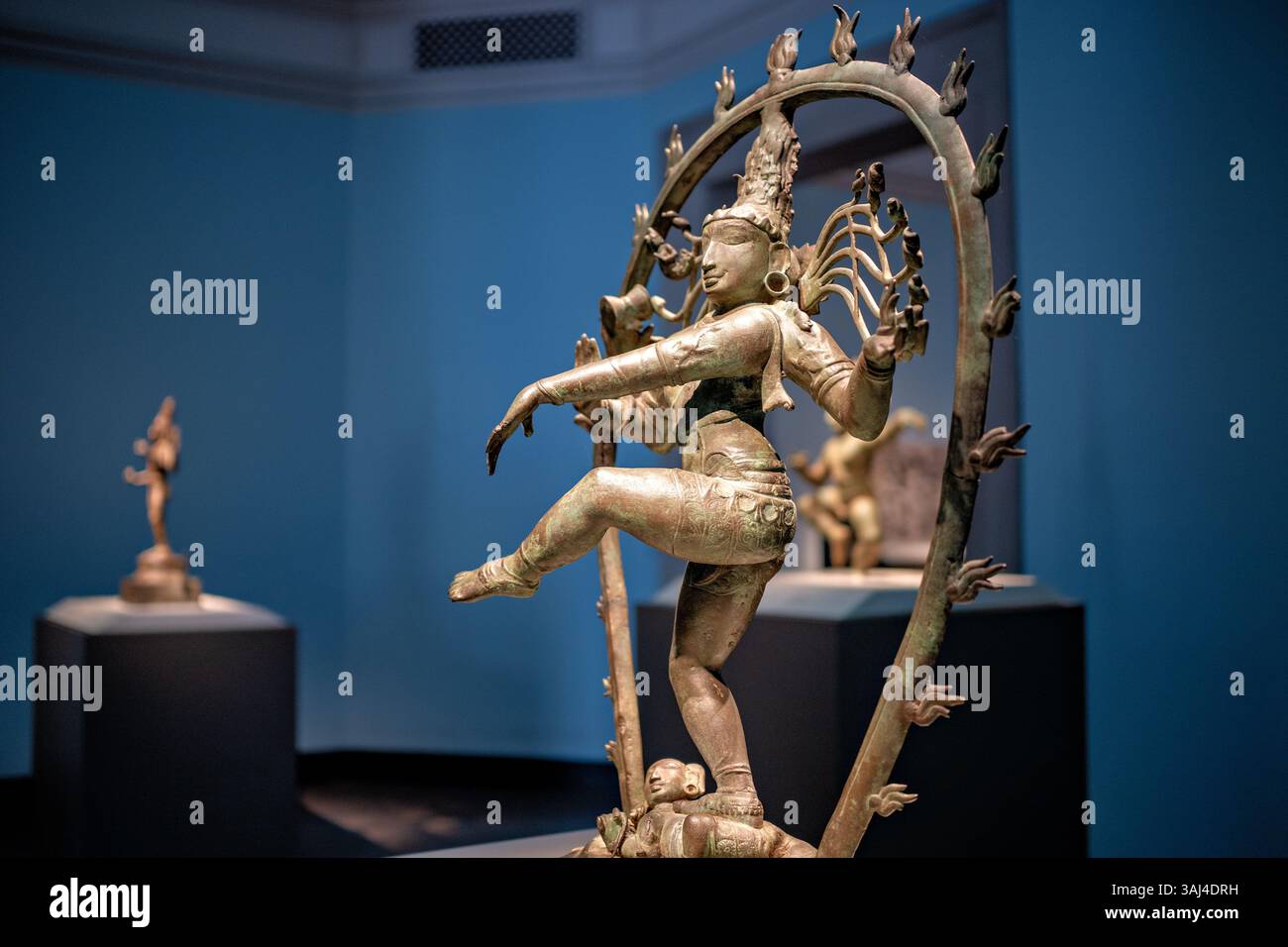 WASHINGTON DC — The bronze sculpture "Shiva as Lord of Dance (Nataraja ...