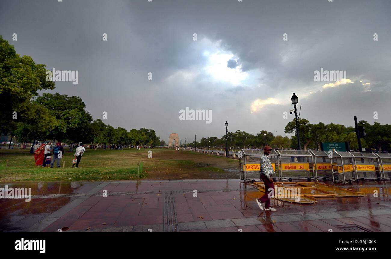NEW DELHI, INDIA - APRIL 10: Sudden rain at Kartavya Path, India Gate ...